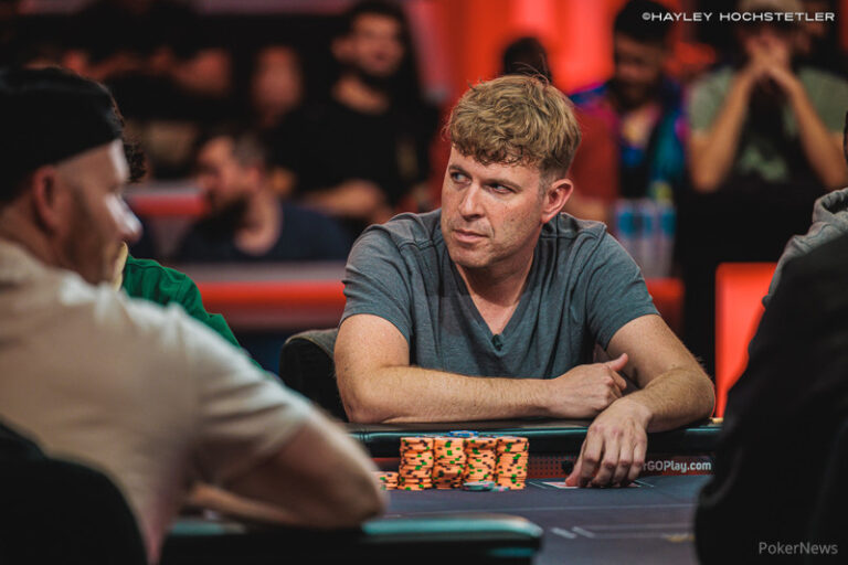 Adam Walton é o chip leader da FT do Main Event da WSOP 2023