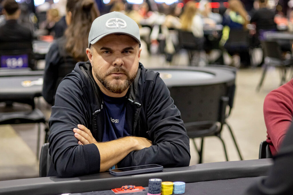 KSOP SA: Dan Cates toma quadra runner runner no HR PLO5