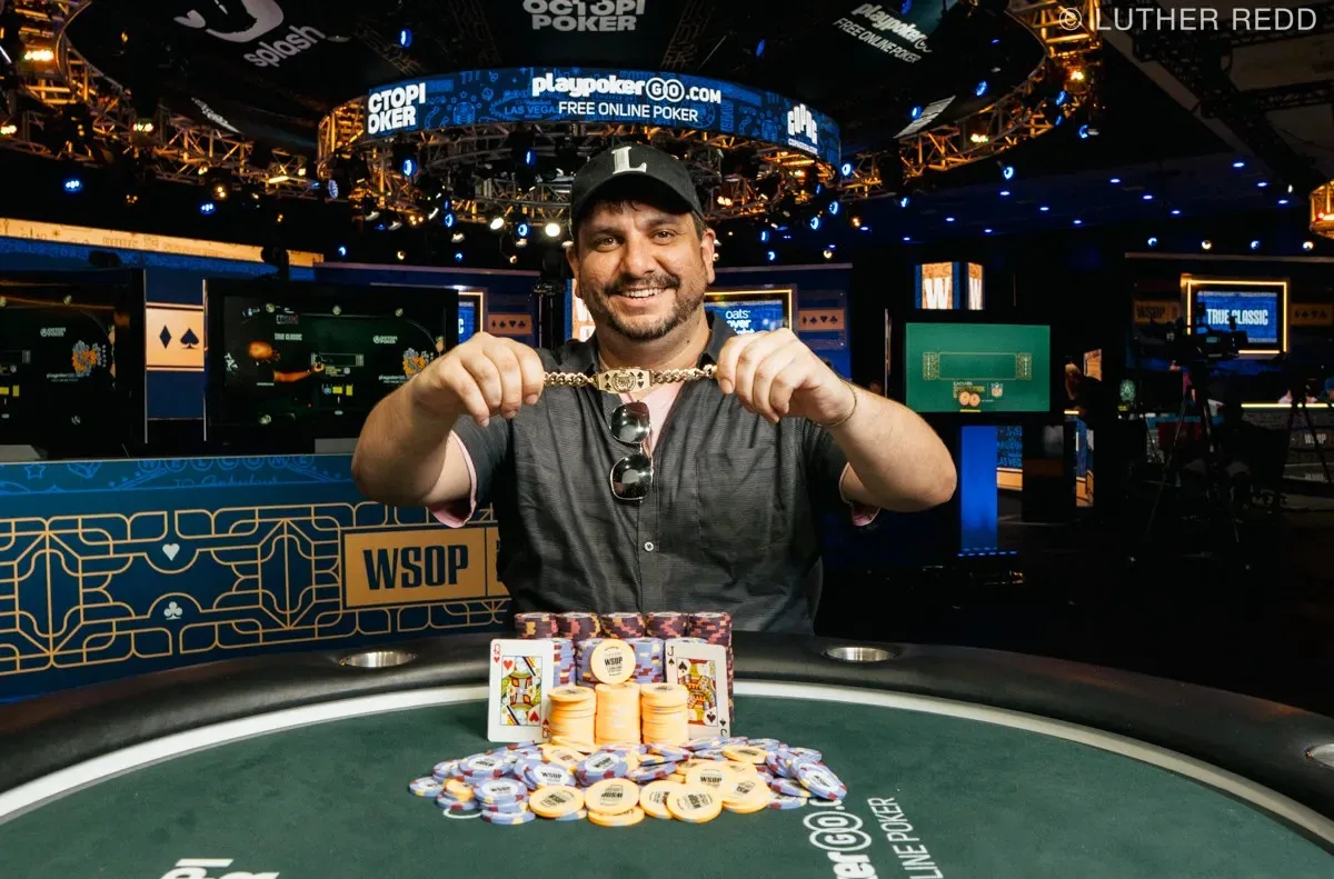 WSOP: Veerachai Vongxaiburana crava o #44; Joey Couden o #45